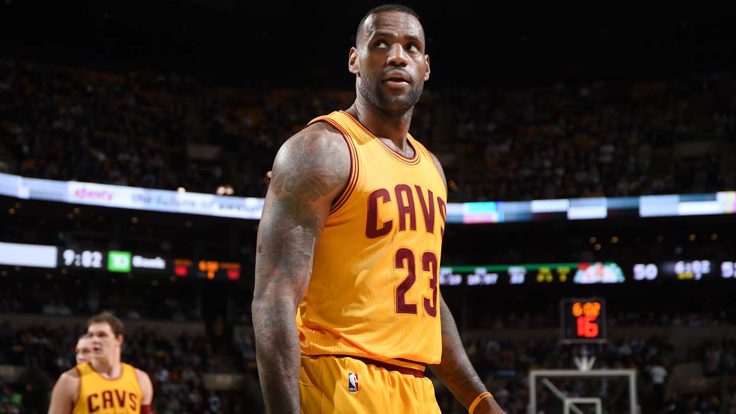 LeBron James: Cavaliers star’s reverse breakaway dunk video - Sports ...