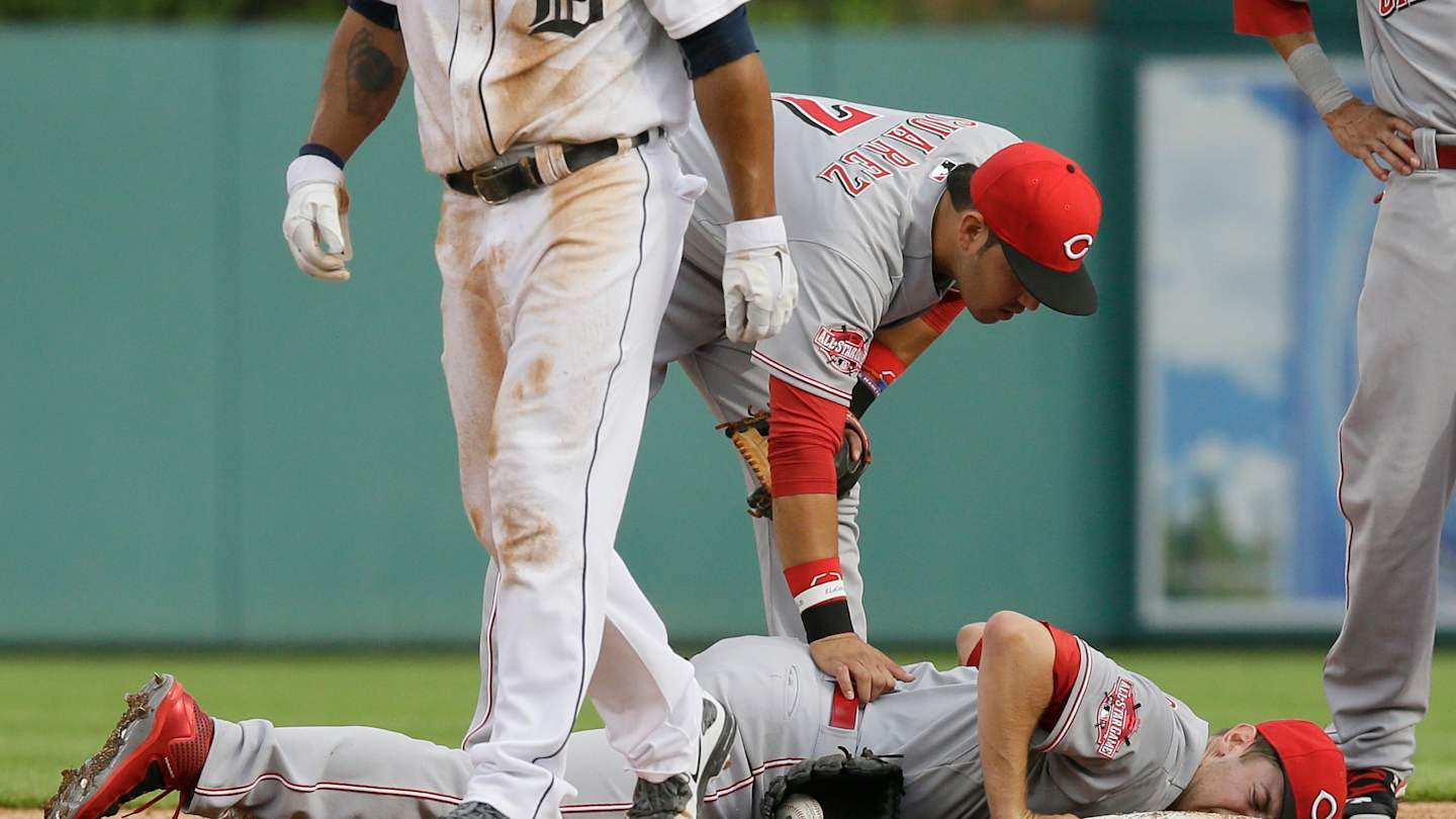 Reds rookie starter Moscot will have shoulder surgery - Sports Illustrated