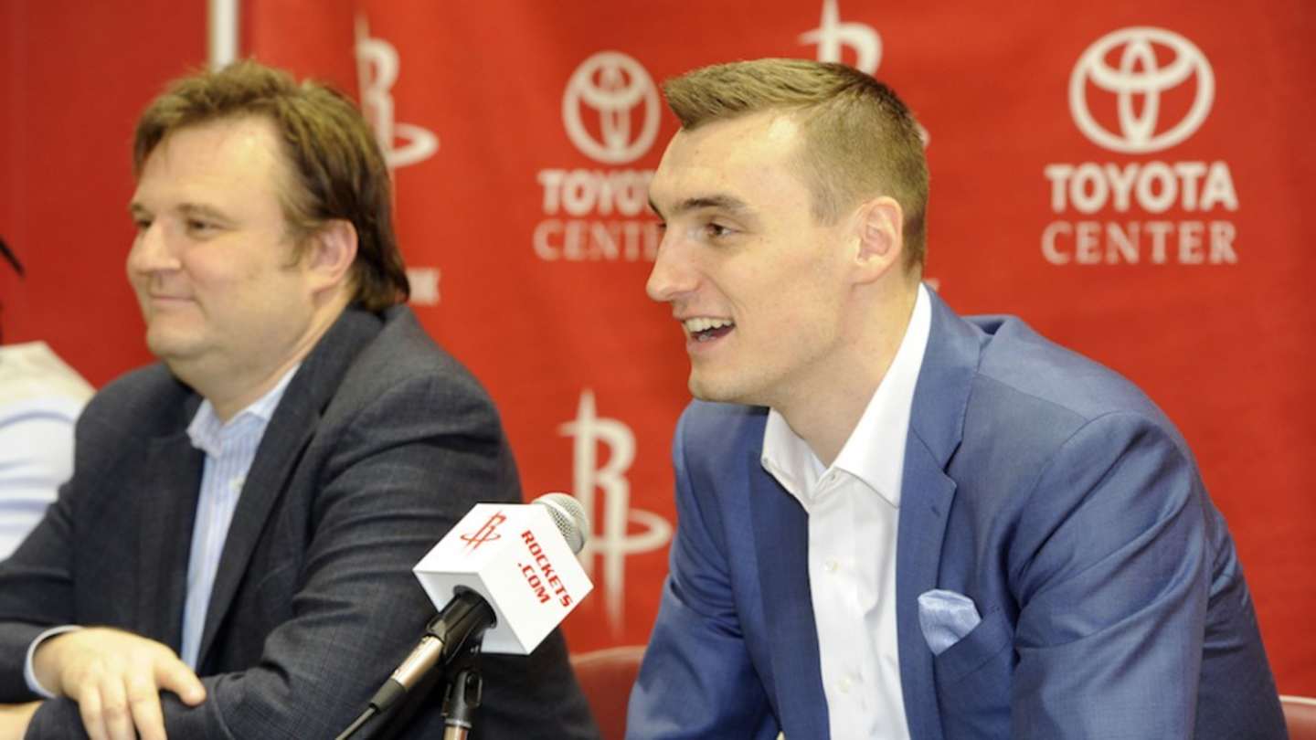 Sam Dekker mows parents' lawn after being drafted by Rockets - Sports ...