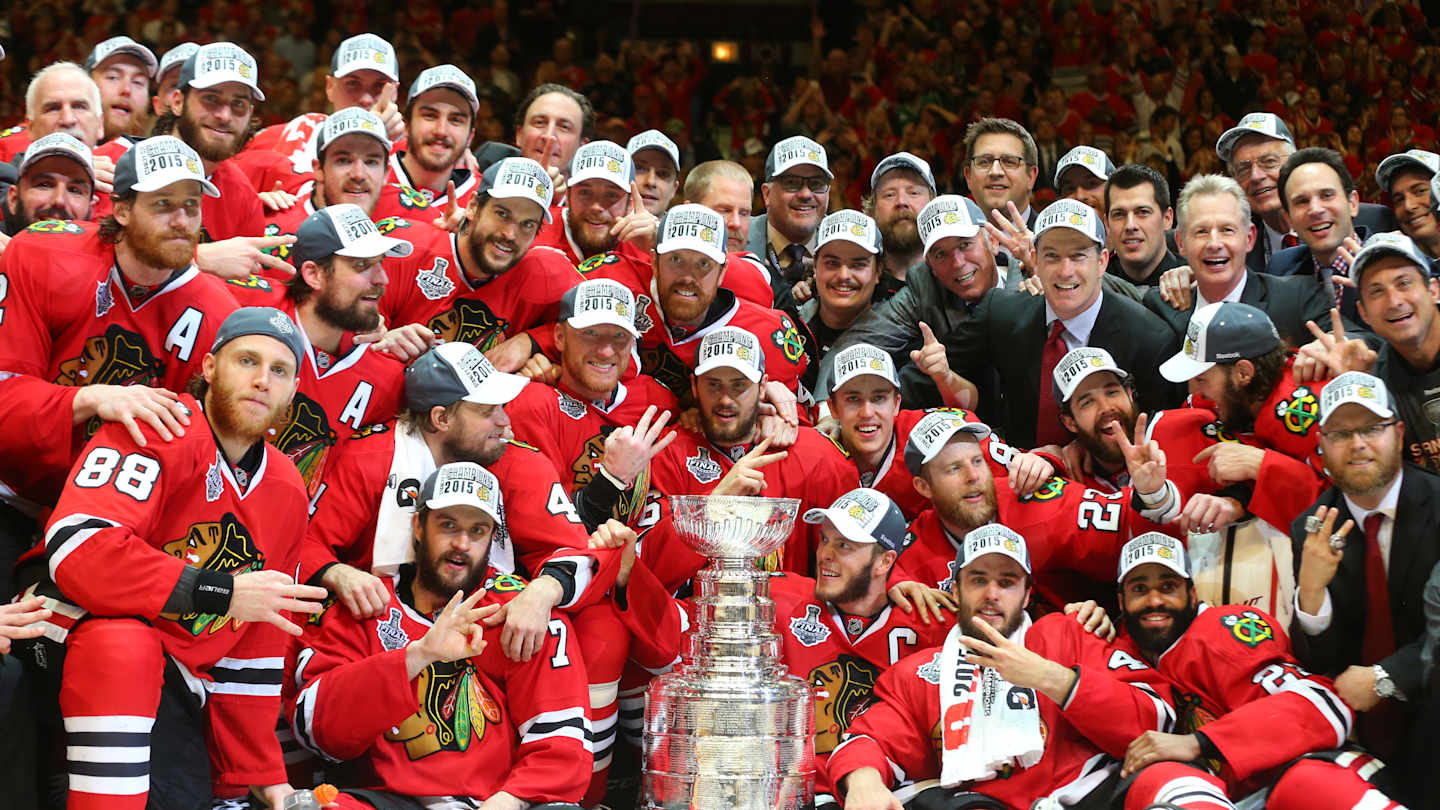 Chicago Blackhawks fans go all out for Christmas light display - Sports ...