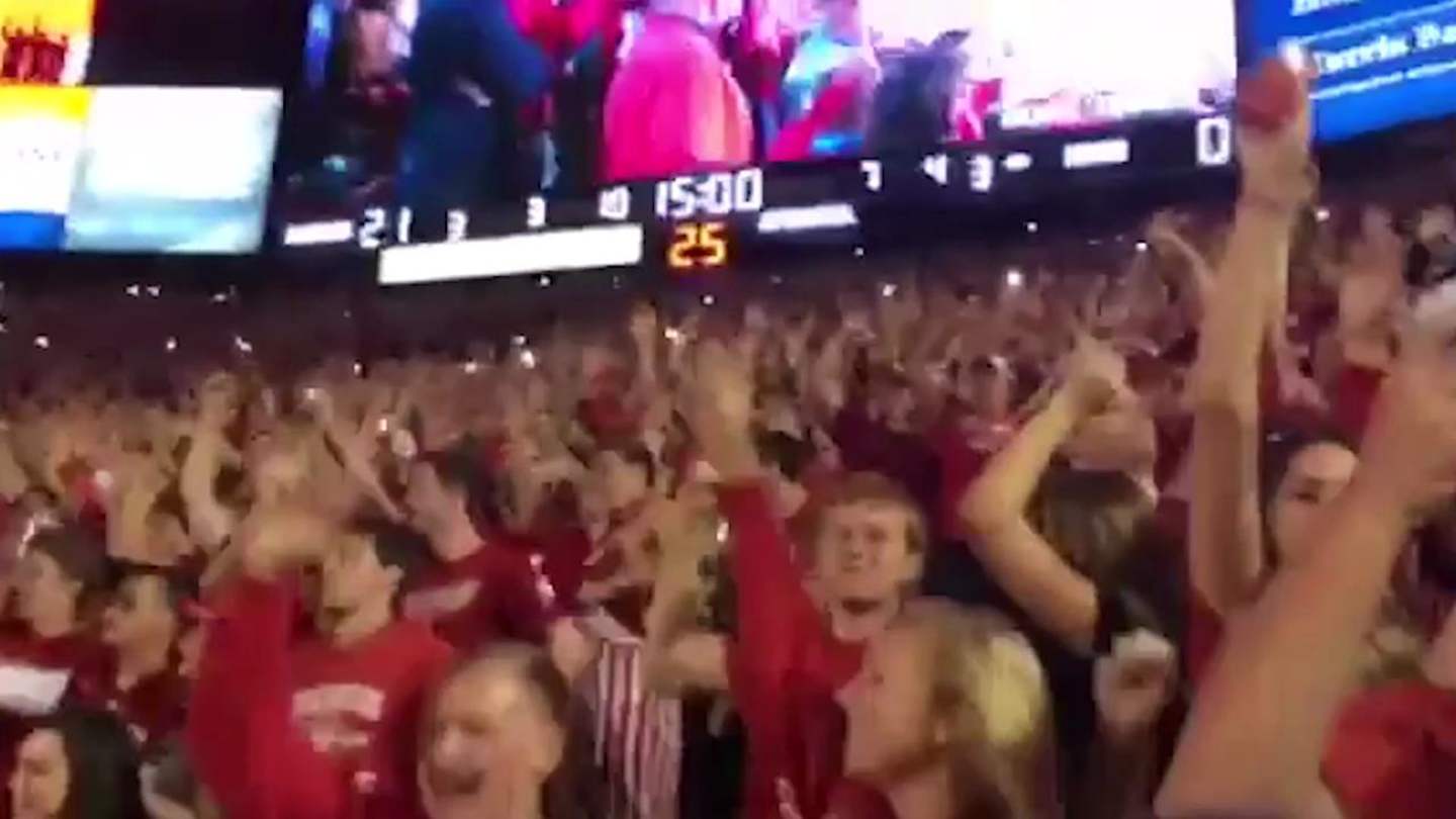Wisconsin's 'Jump Around' tradition - Sports Illustrated