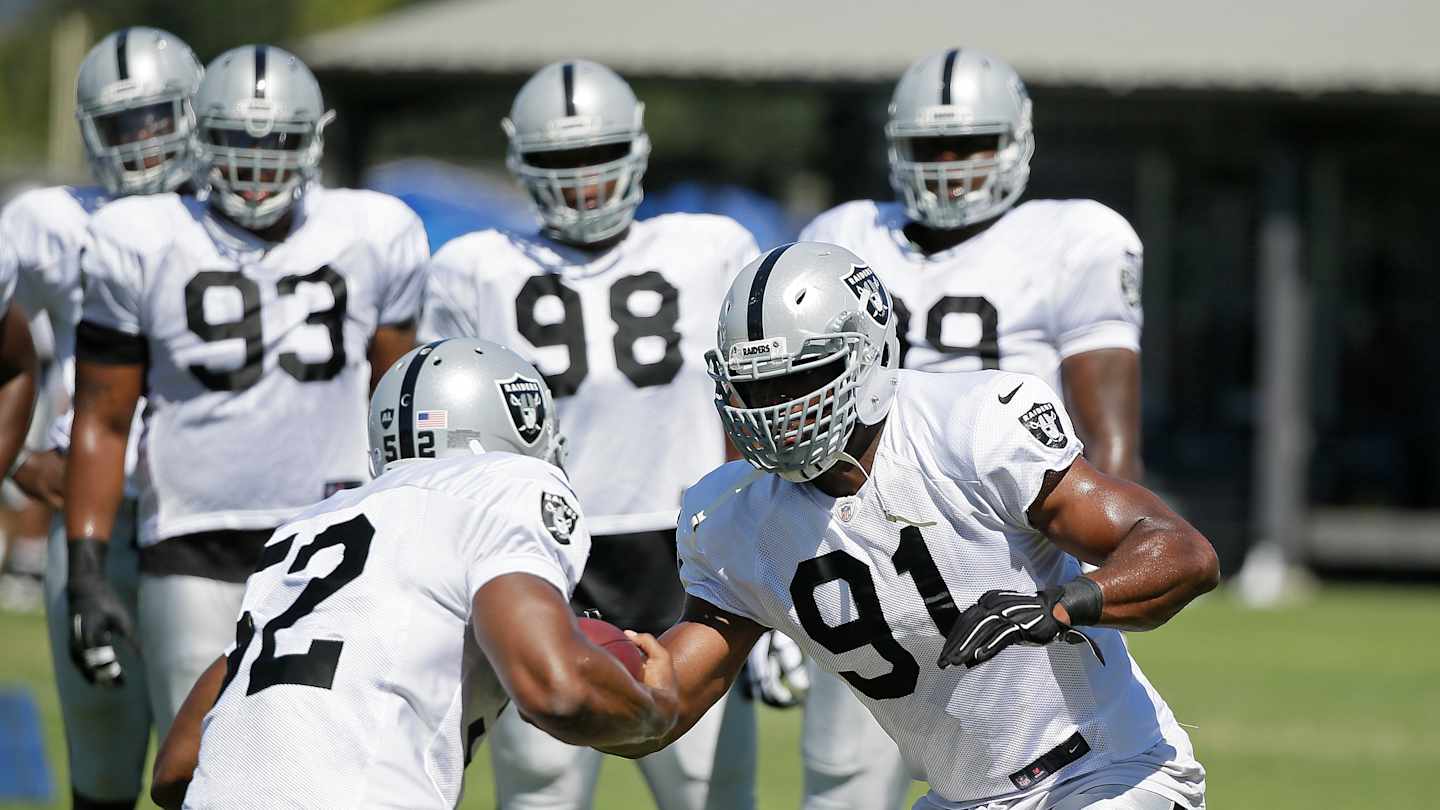 Raiders LB Mack looks to build on big rookie season - Sports Illustrated