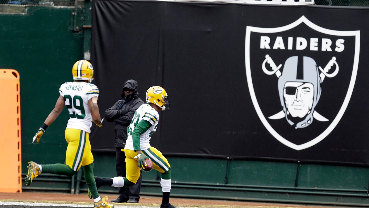Packers beat Raiders 30-20 after clinching playoff spot - Sports ...