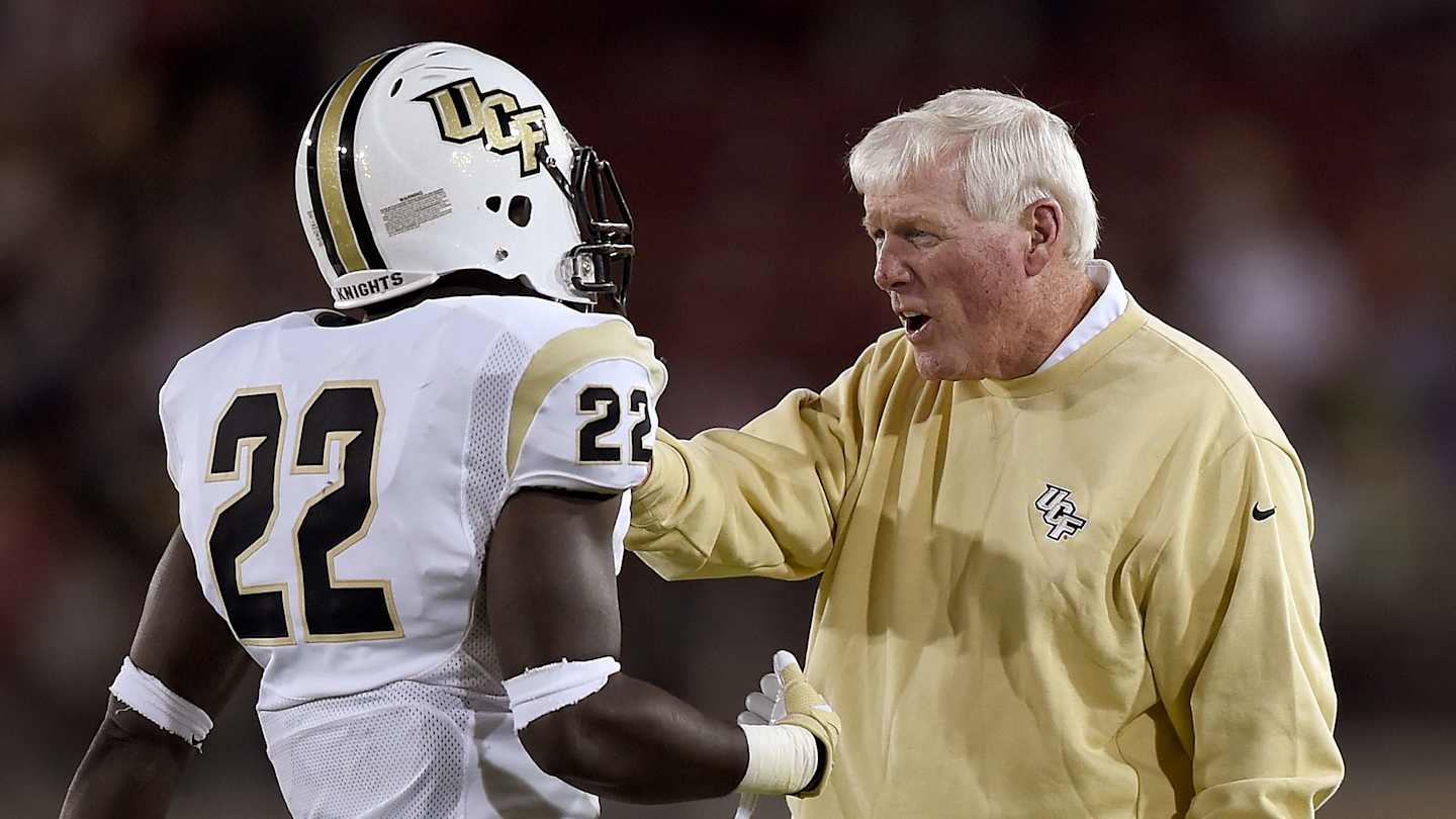 UCF football: Orlando bar makes beer free until Knights win game ...