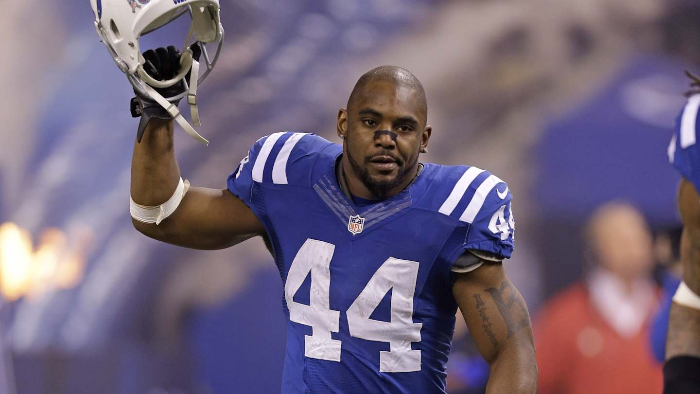 Indianapolis brings back RB Ahmad Bradshaw - Sports Illustrated