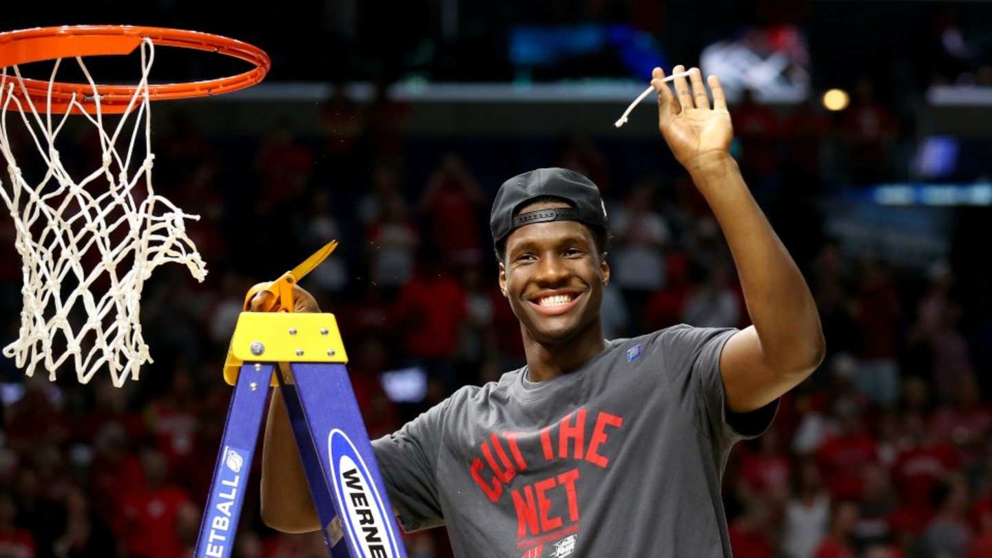 Wisconsin's Nigel Hayes is the star of media day again - Sports Illustrated