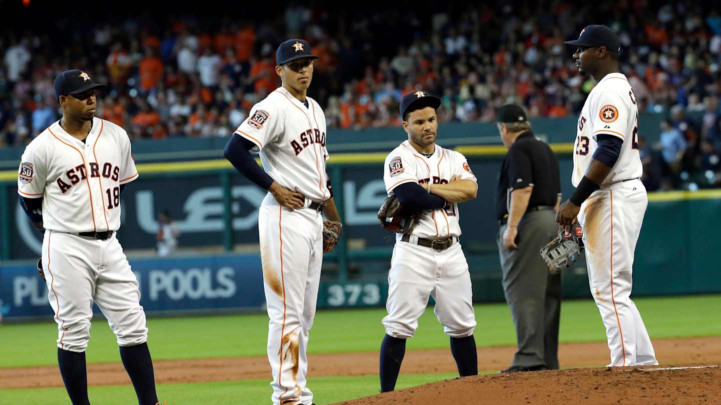 Houston's Oberholtzer ejected for throwing at A-Rod - Sports Illustrated