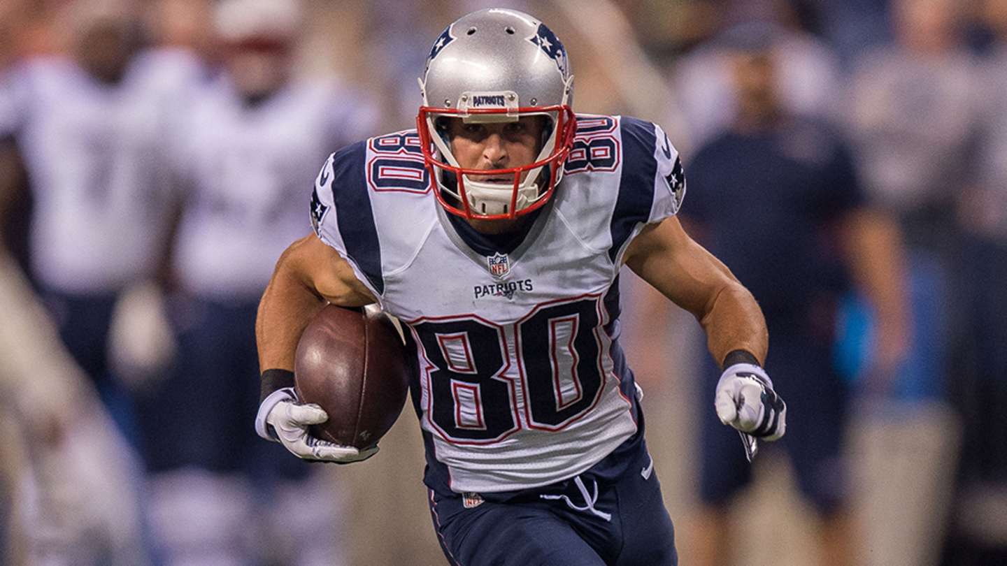 Patriots-Giants: Danny Amendola tripped by teammate (video) - Sports ...