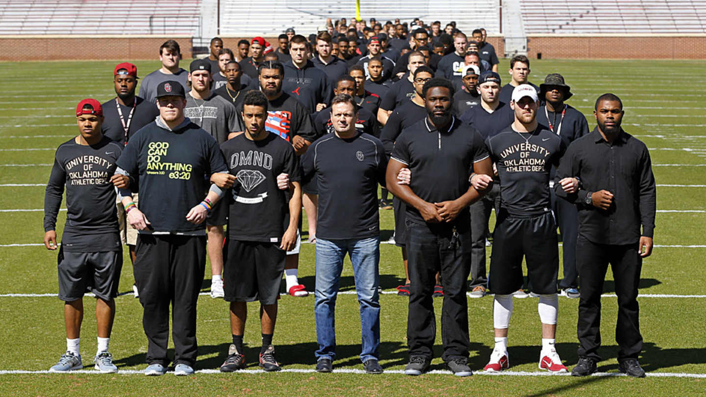 Oklahoma football team unites amid spring of controversy on campus ...