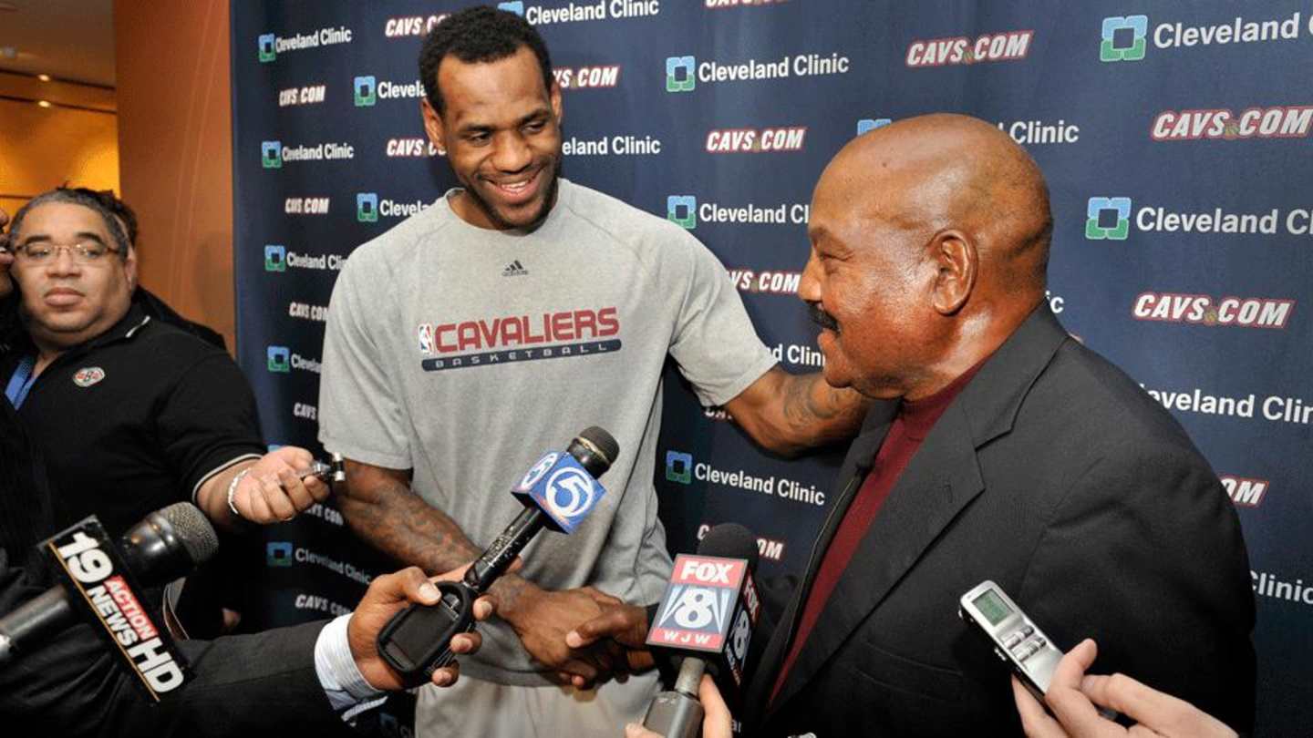 Jim Brown: Good to see players 'risk their careers' to protest ...