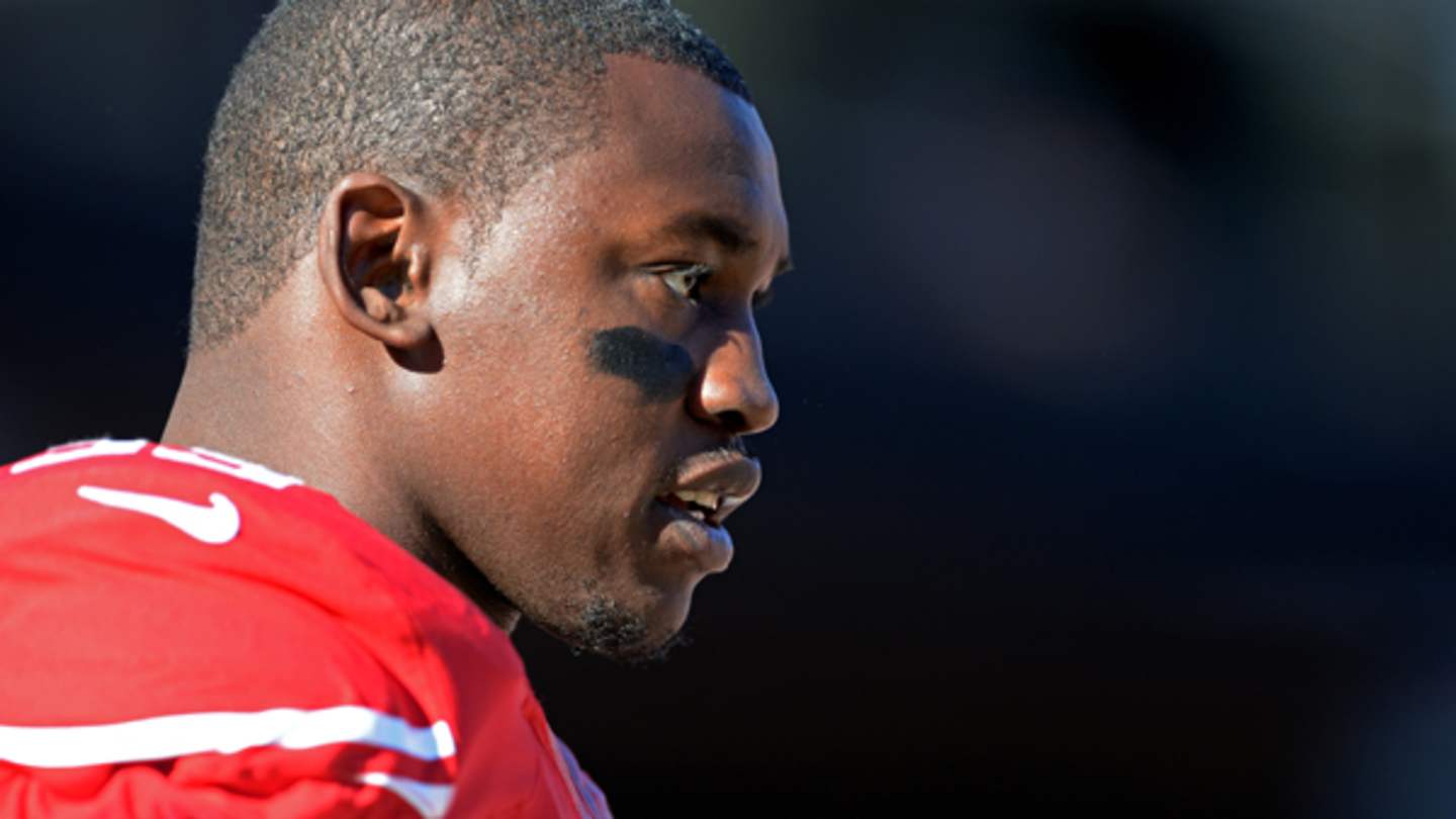 49ers DE Aldon Smith arrested after indicating that he had a bomb at ...