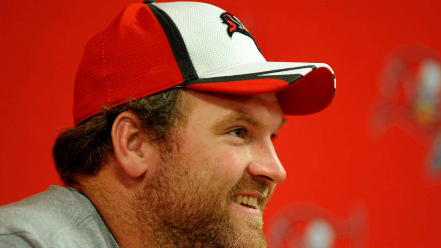 Buccaneers' Logan Mankins leaves game with knee injury - Sports Illustrated