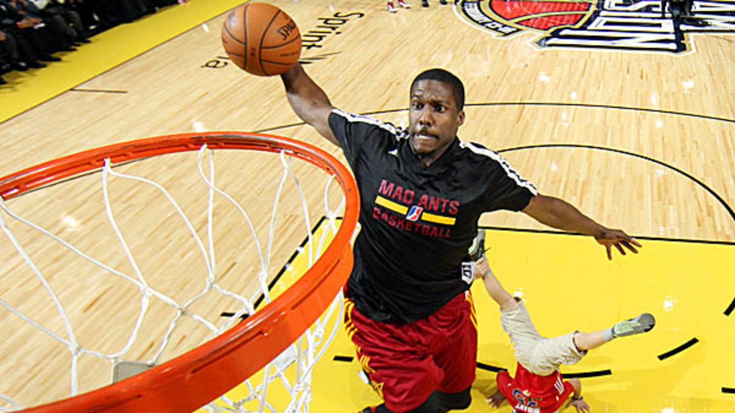 Video: D-League dunk contest delivers; Tony Mitchell wins second title ...