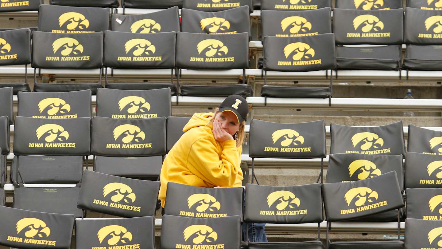 Iowa Hawkeyes football: Student ticket promotion being revised - Sports ...