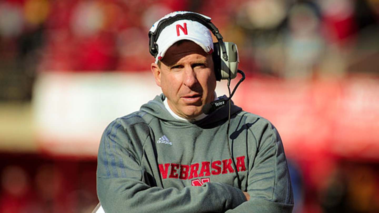 Nebraska AD Shawn Eichorst backs Cornhuskers coach Bo Pelini in ...