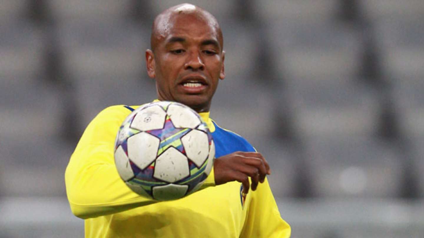 Marcos Senna signs with New York Cosmos - Sports Illustrated