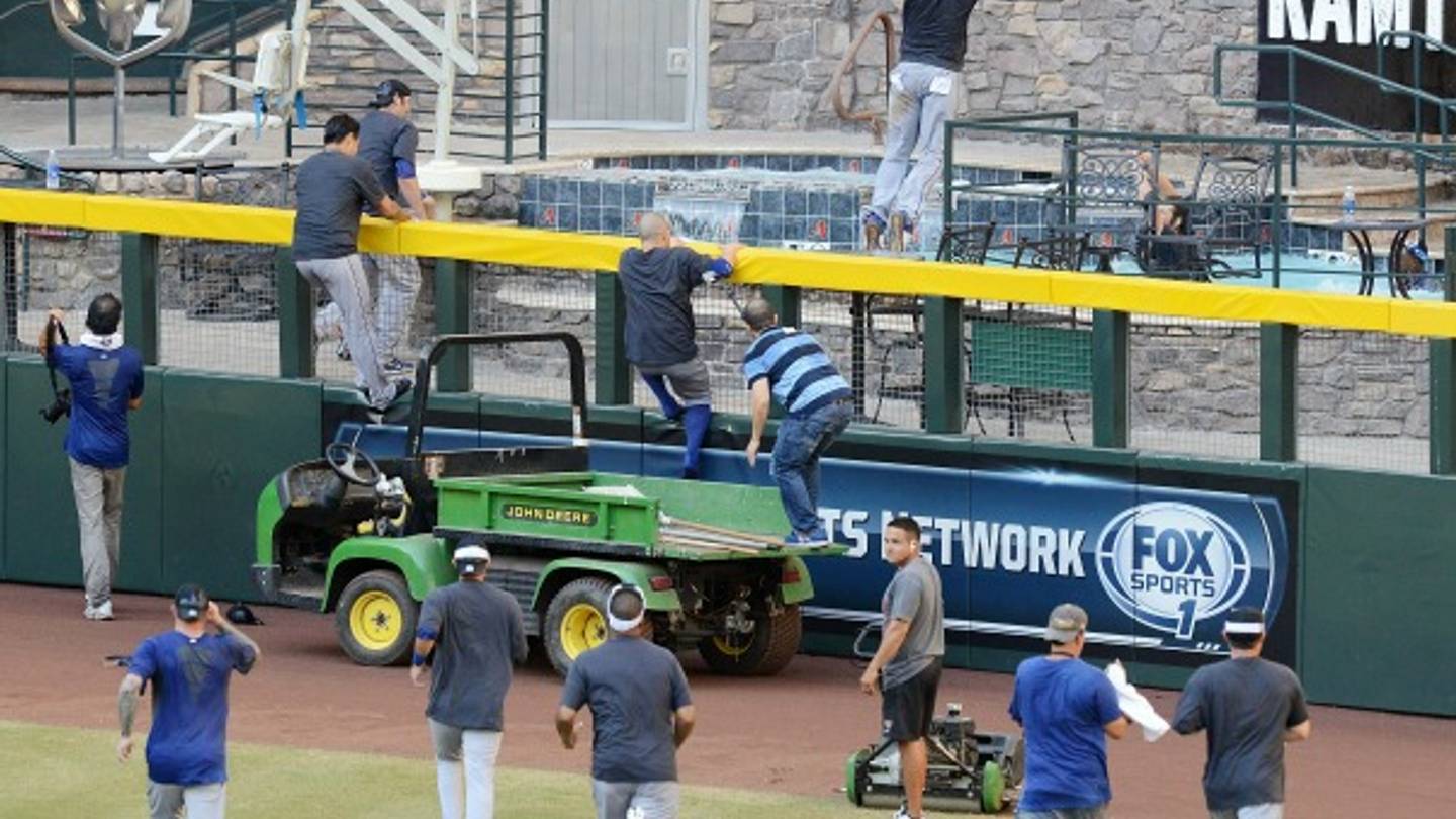 Diamondbacks call Dodgers NL West-clinching pool party 'classless ...