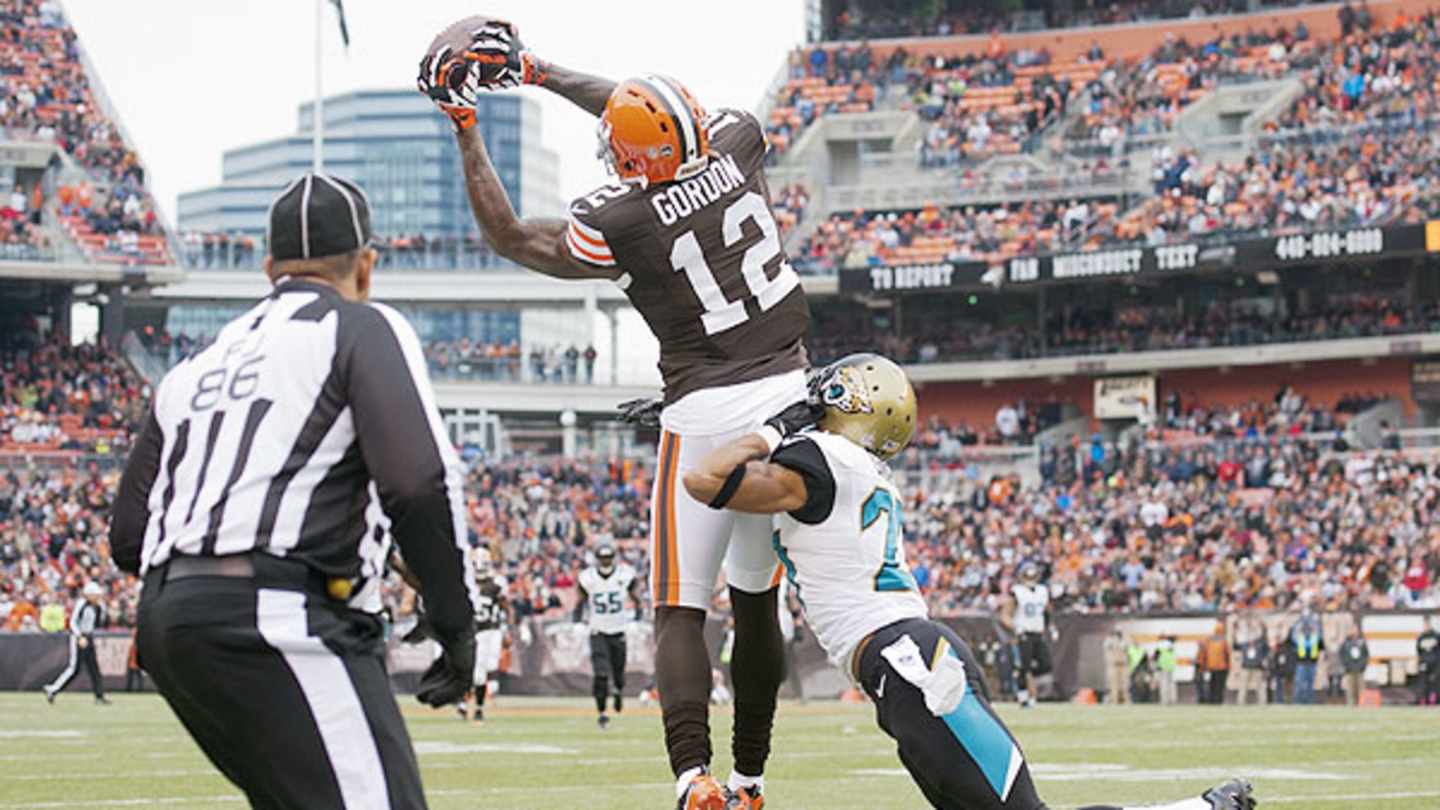Josh Gordon sets NFL record with second straight 200-yard receiving ...