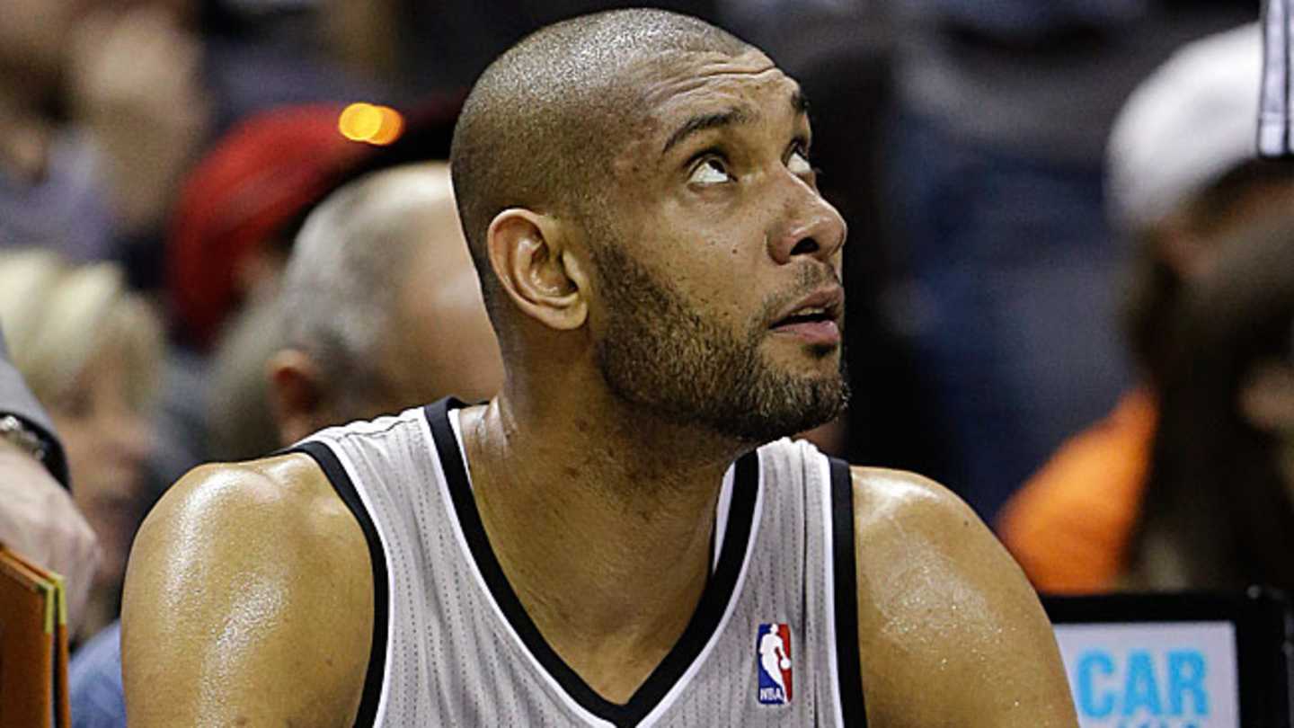 Tim Duncan helped off after left knee injury - Sports Illustrated