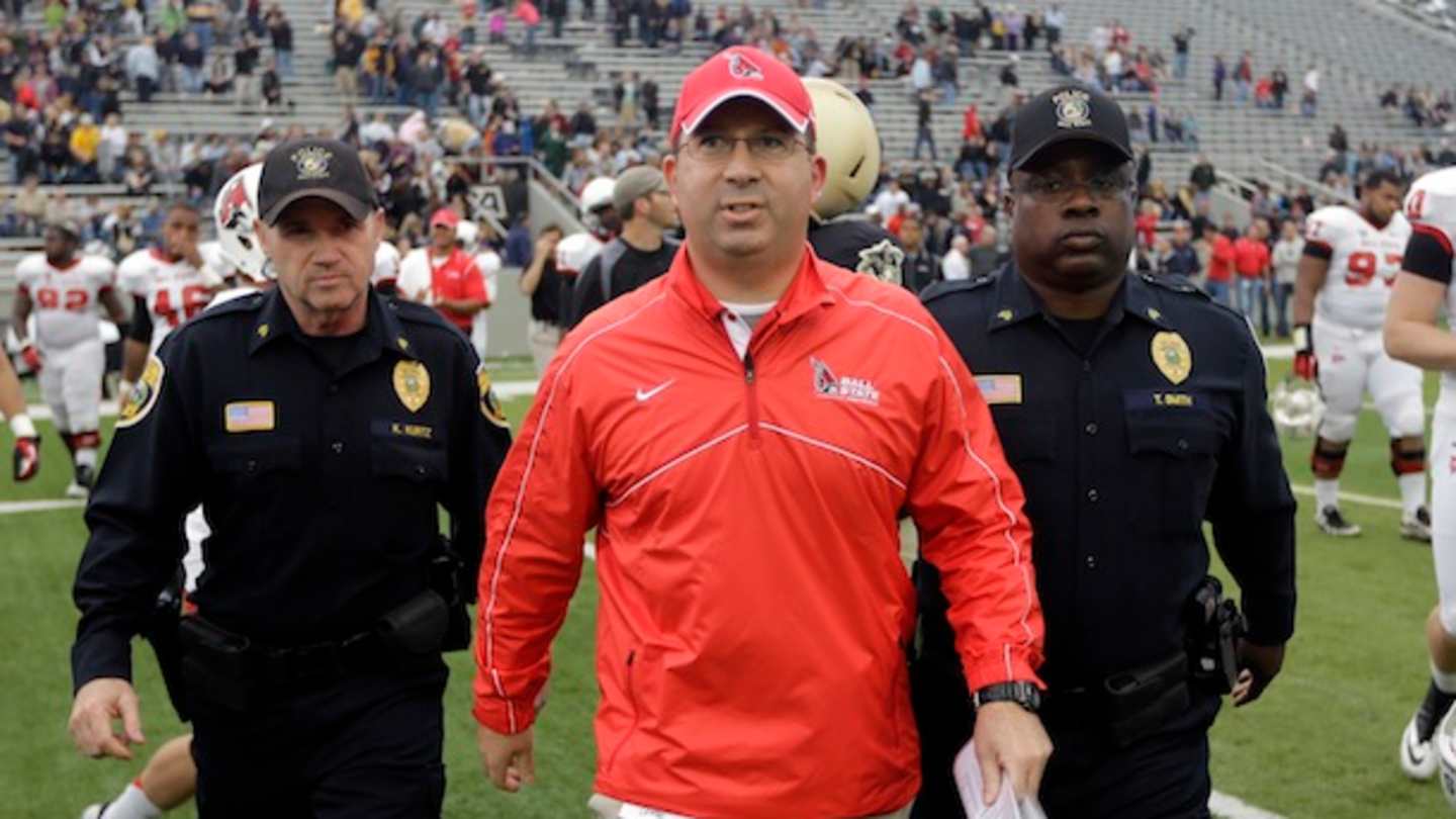 Spring practices kick off in mostly miserable weather - Sports Illustrated