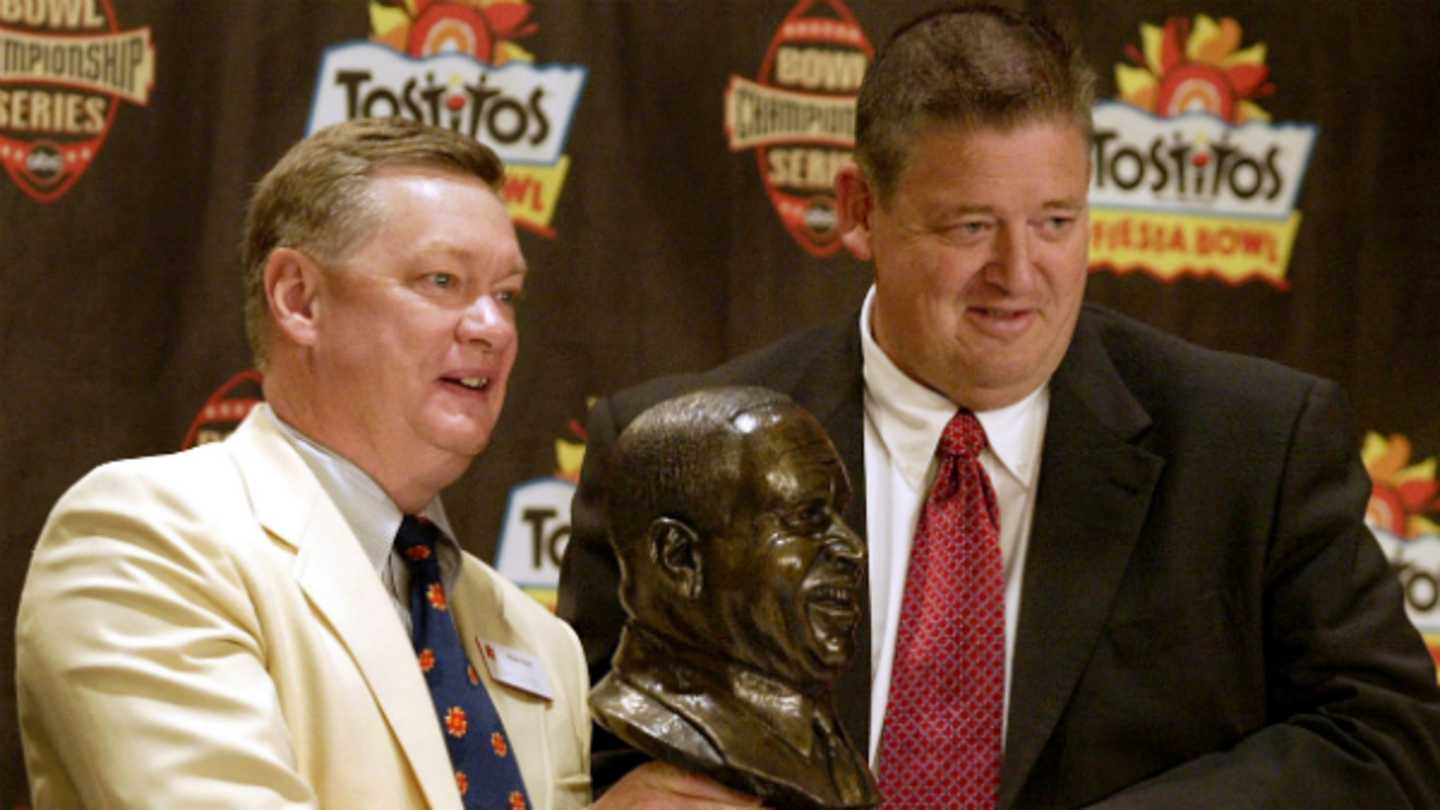 Report: Prison sought for former Fiesta Bowl CEO John Junker - Sports ...