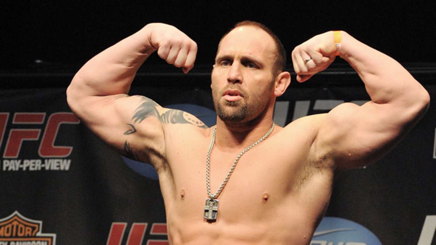Loretta Hunt: Once an NFL prospect, UFC's Shane Carwin stepping away ...