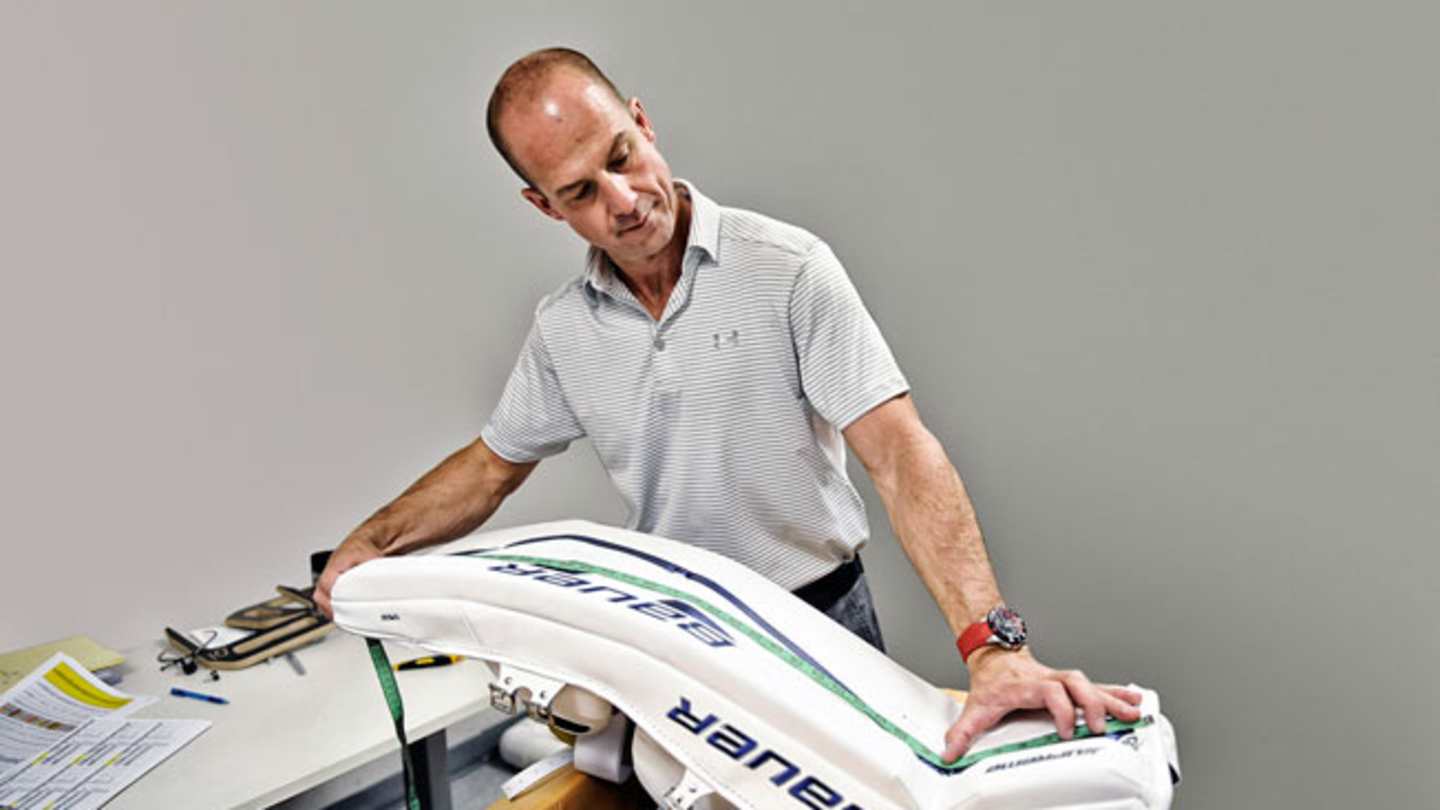 NHL goalie cop working to halt scoring drought - Sports Illustrated