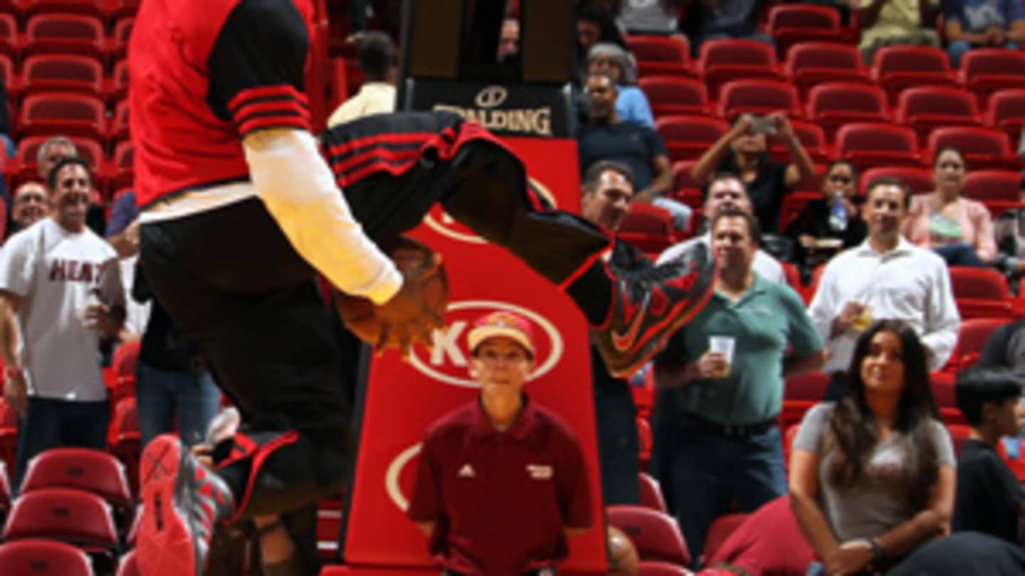 Magic Johnson offers LeBron James $1M to participate in dunk contest ...