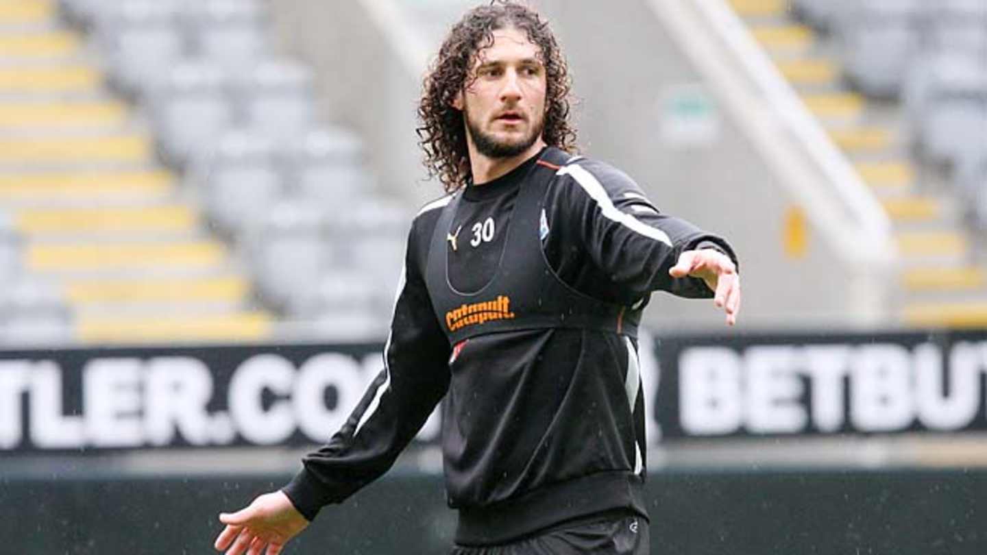 Fabricio Coloccini returns to Newcastle, dismisses unrest reports ...