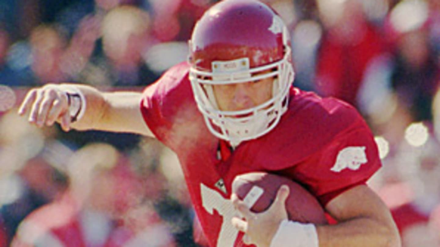 Arkansas hires ex-QB Lunney Jr. as TE coach - Sports Illustrated