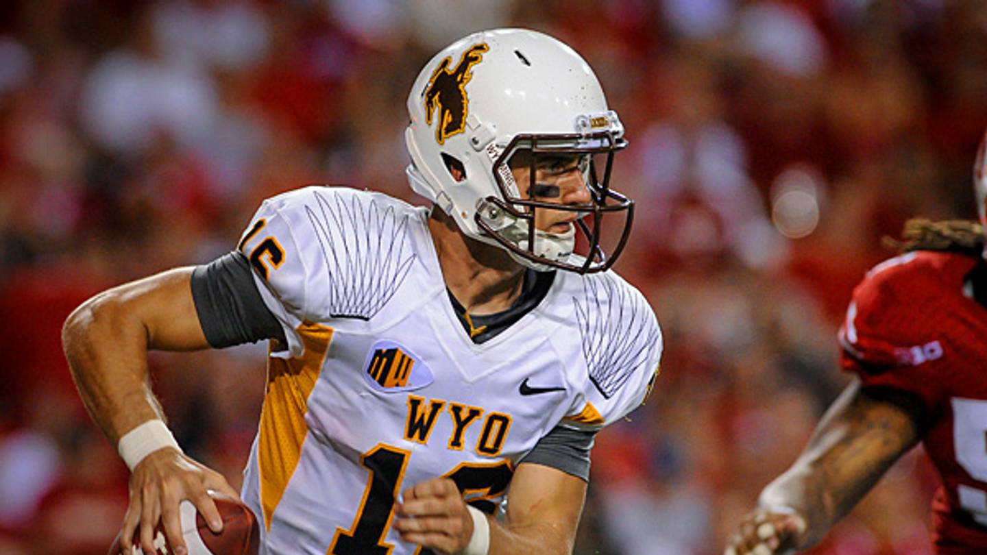 Wyoming quarterback Brett Smith declares for the 2014 NFL Draft ...