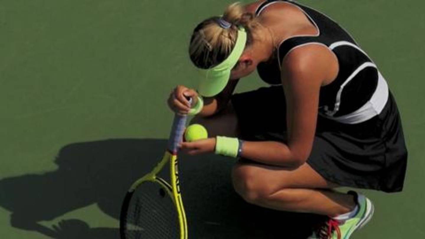 Victoria Azarenka collapses at U.S. Open - Sports Illustrated