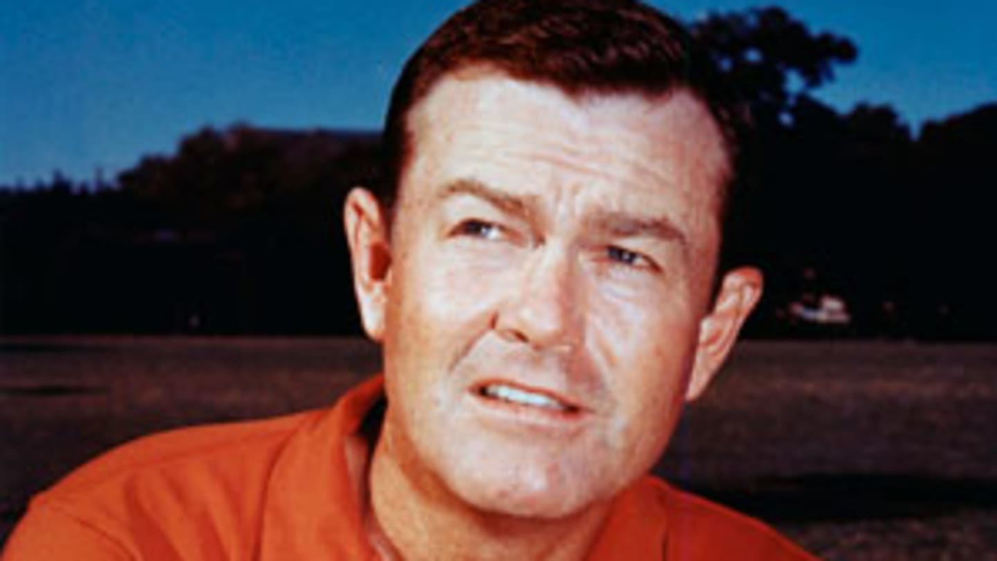 Former Texas coach Darrell Royal dies at age 88 - Sports Illustrated