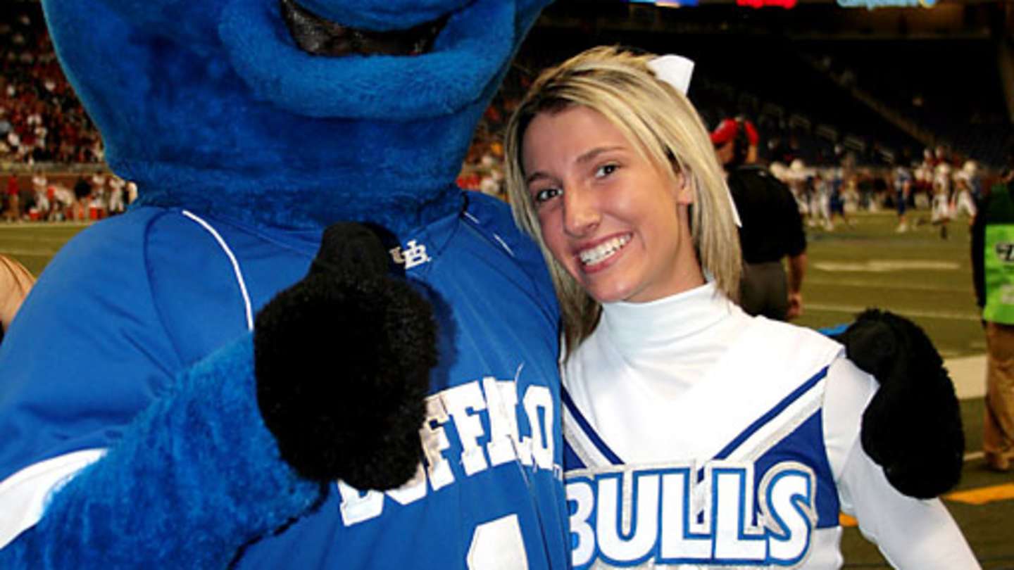 Cheerleader of the Week - Sports Illustrated