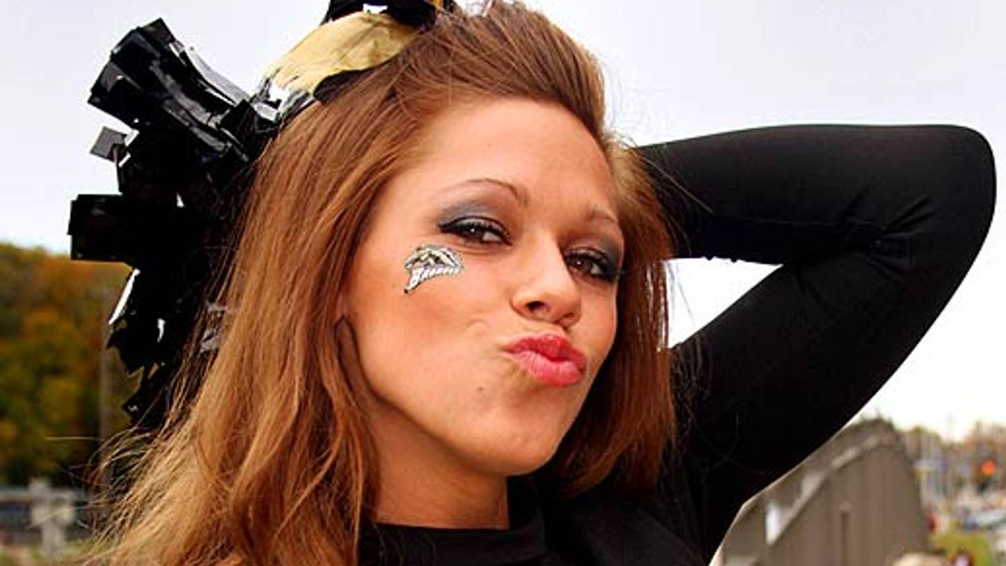 Cheerleader of the Week - Sports Illustrated