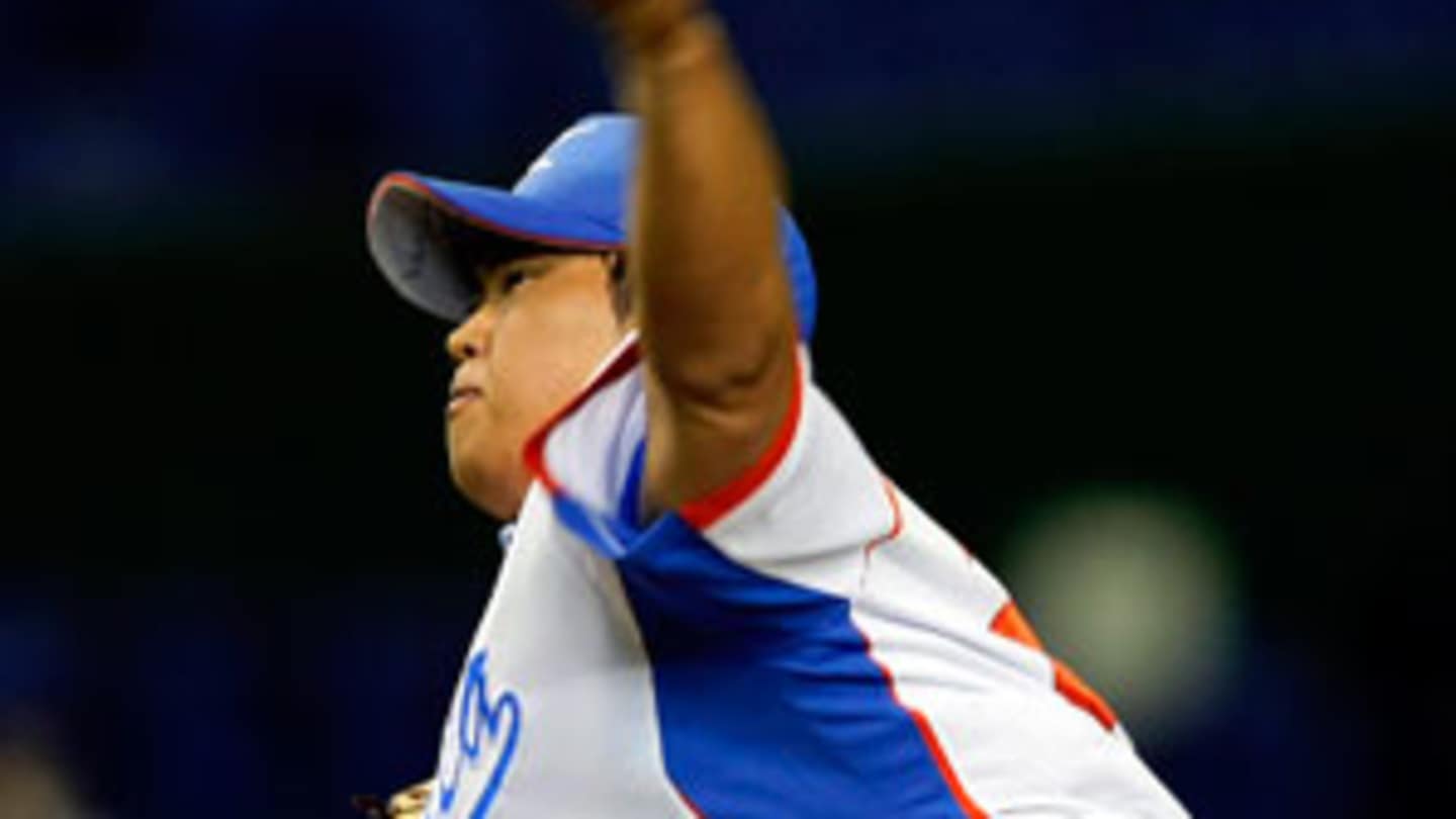 Dodgers sign South Korean pitcher Ryu to deal - Sports Illustrated