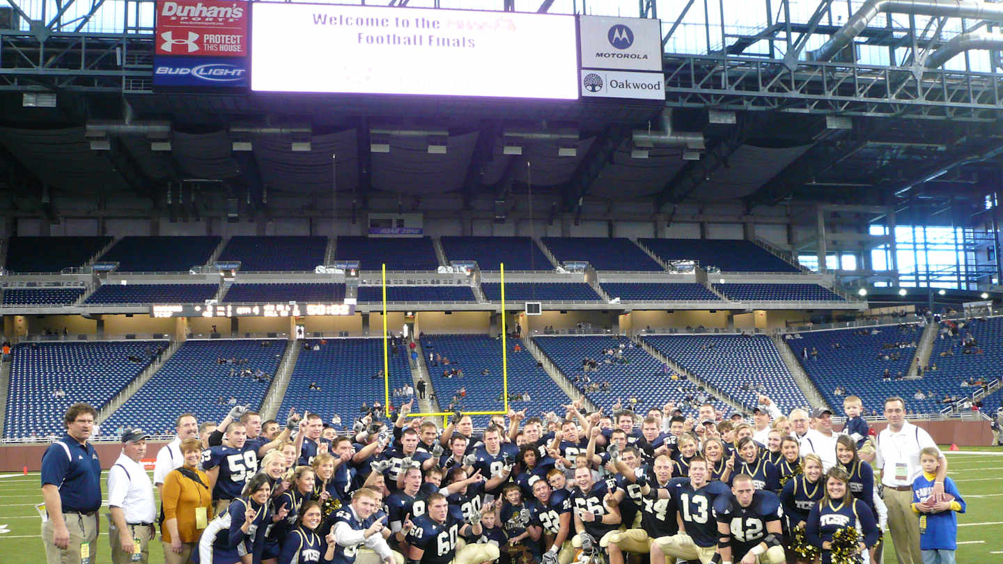 Division 7 - Gladiators Slay Tigers 42-8 - Sports Illustrated Michigan ...