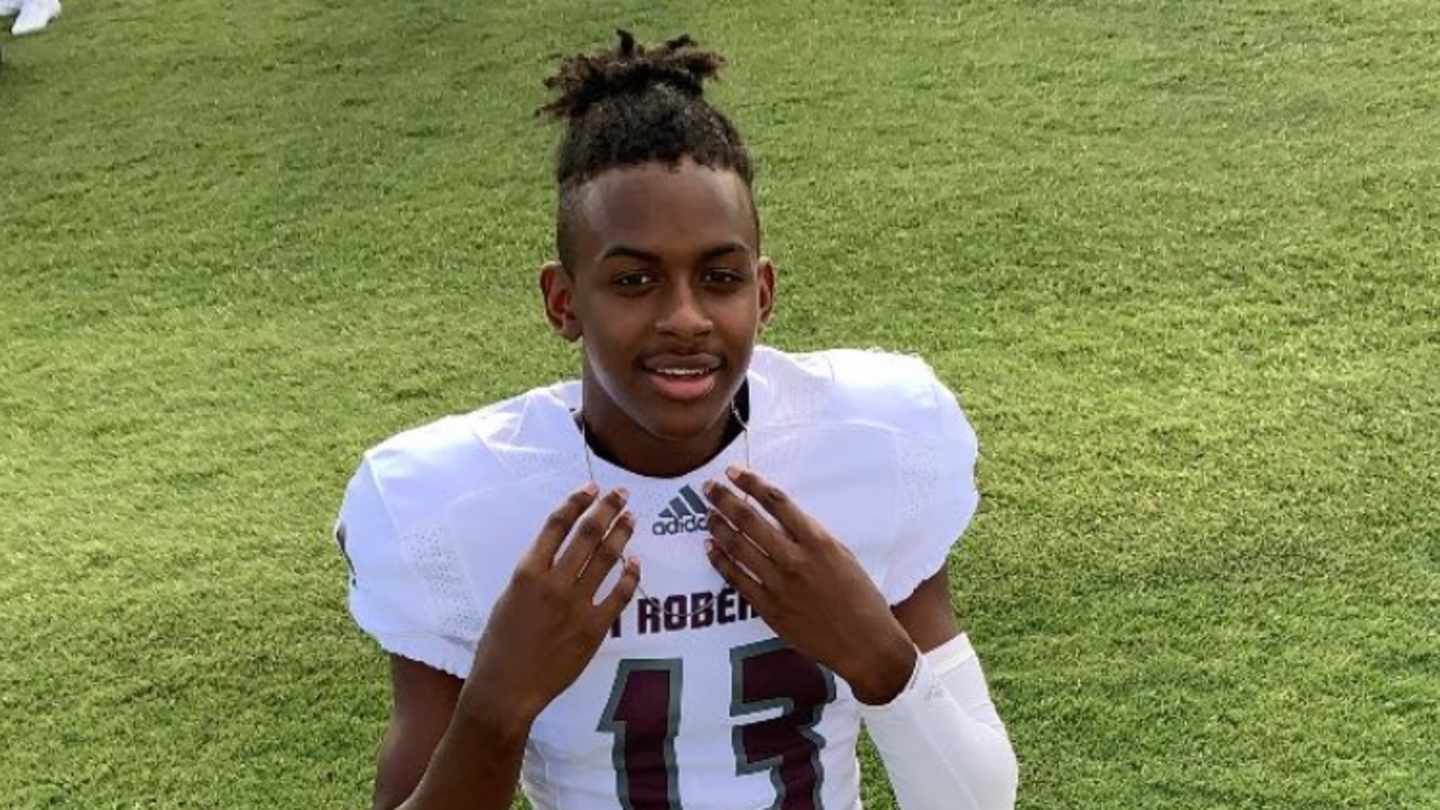 2022 Receiver Taylor Groves Talks "Wild" 24-Hour Recruitment Explosion ...