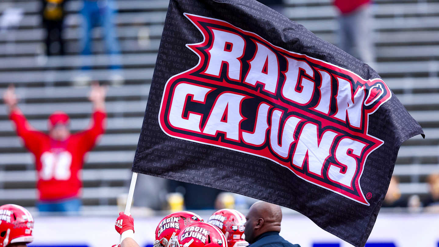 Louisiana OL coach DJ Looney dies after suffering heart attack at ...