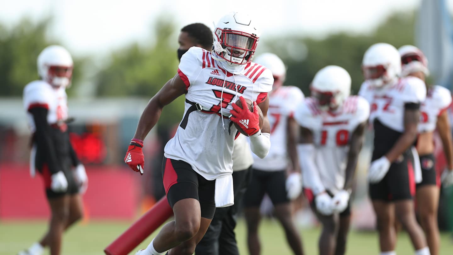 Dez Fitzpatrick focuses Louisville teammates as a leader - Sports ...