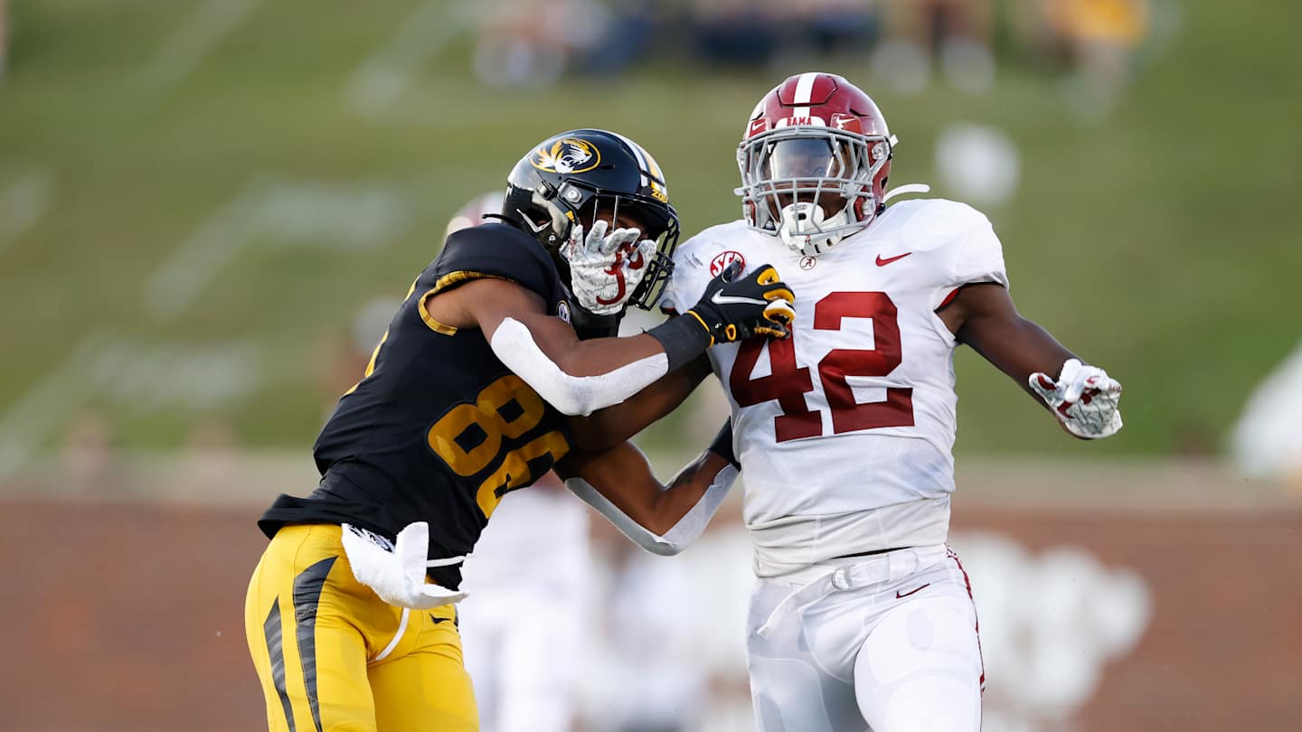 Alabama LB Jaylen Moody Enters Transfer Portal - Sports Illustrated ...