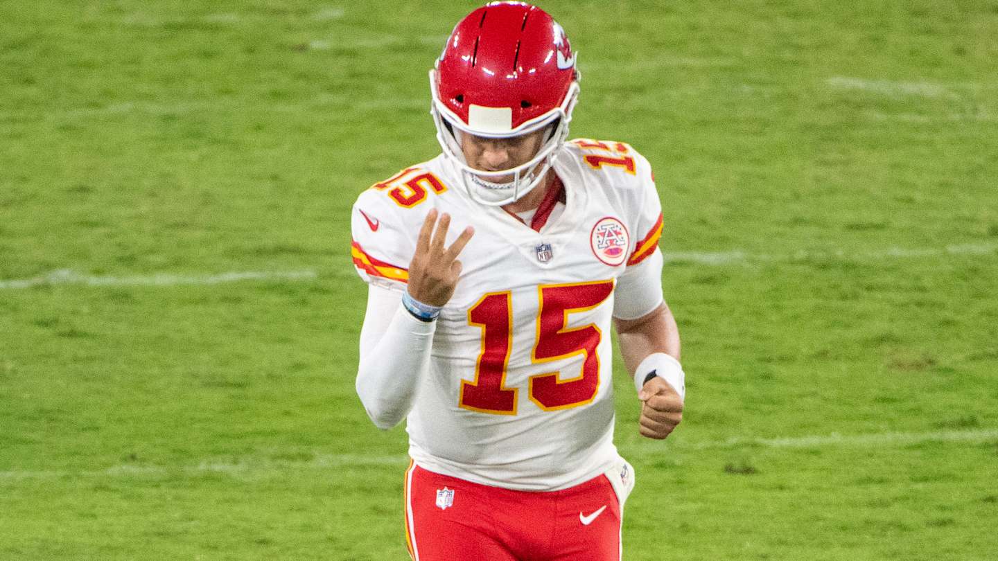 Chiefs' Patrick Mahomes celebrates fourth TD with Lamar Jackson message ...