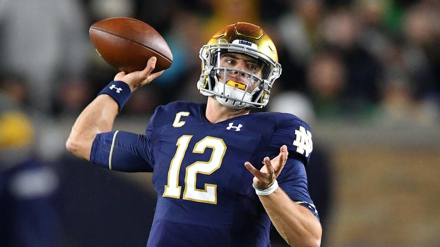 Ian Book Selected As A Maxwell And Davey O'Brien Award Semi-Finalist ...