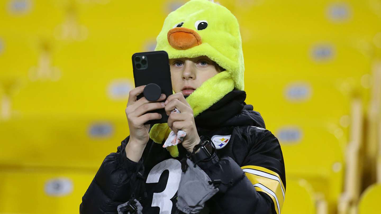 In a push for Gen Z fans, the NFL looks for a leg up on Instagram ...