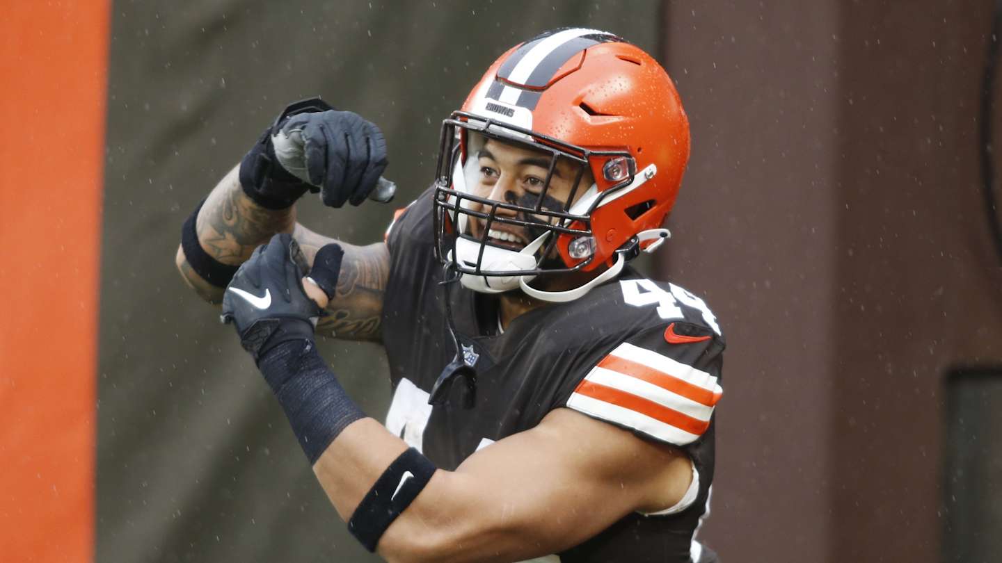 Cleveland Browns Welcome Back Players to Practice, Try Out Four Kickers ...