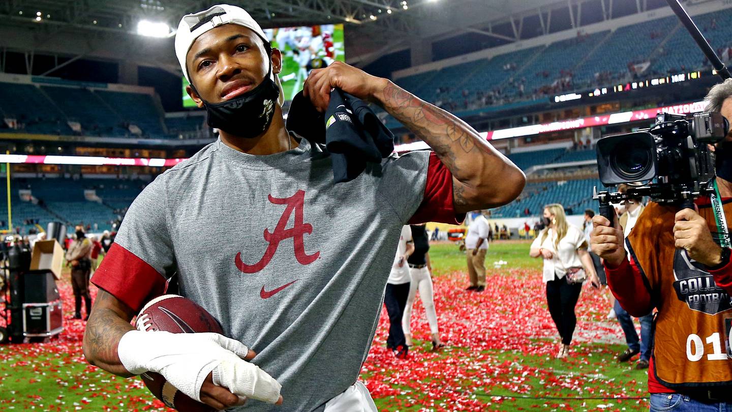 DeVonta Smith injury: Inside Alabama's medical tent at title game ...