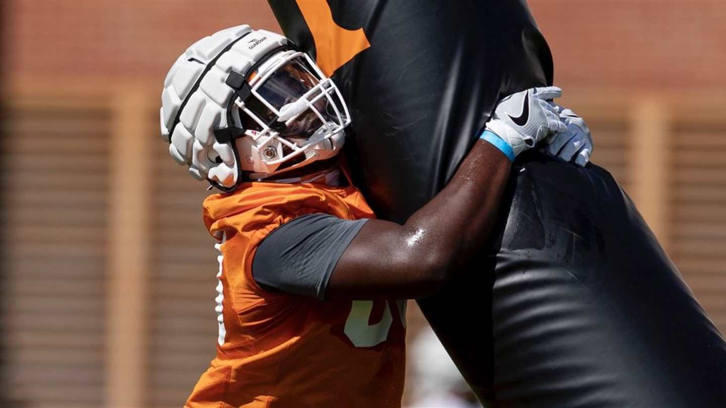 Tennessee Vols DL LaTrell Bumphus - Sports Illustrated Tennessee ...