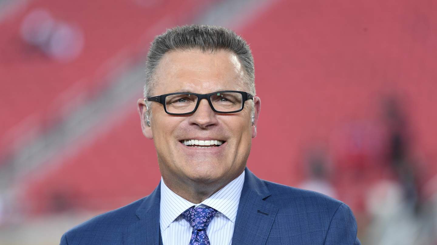 Reflecting on Raiders Legend, Defensive End Howie Long - Sports ...