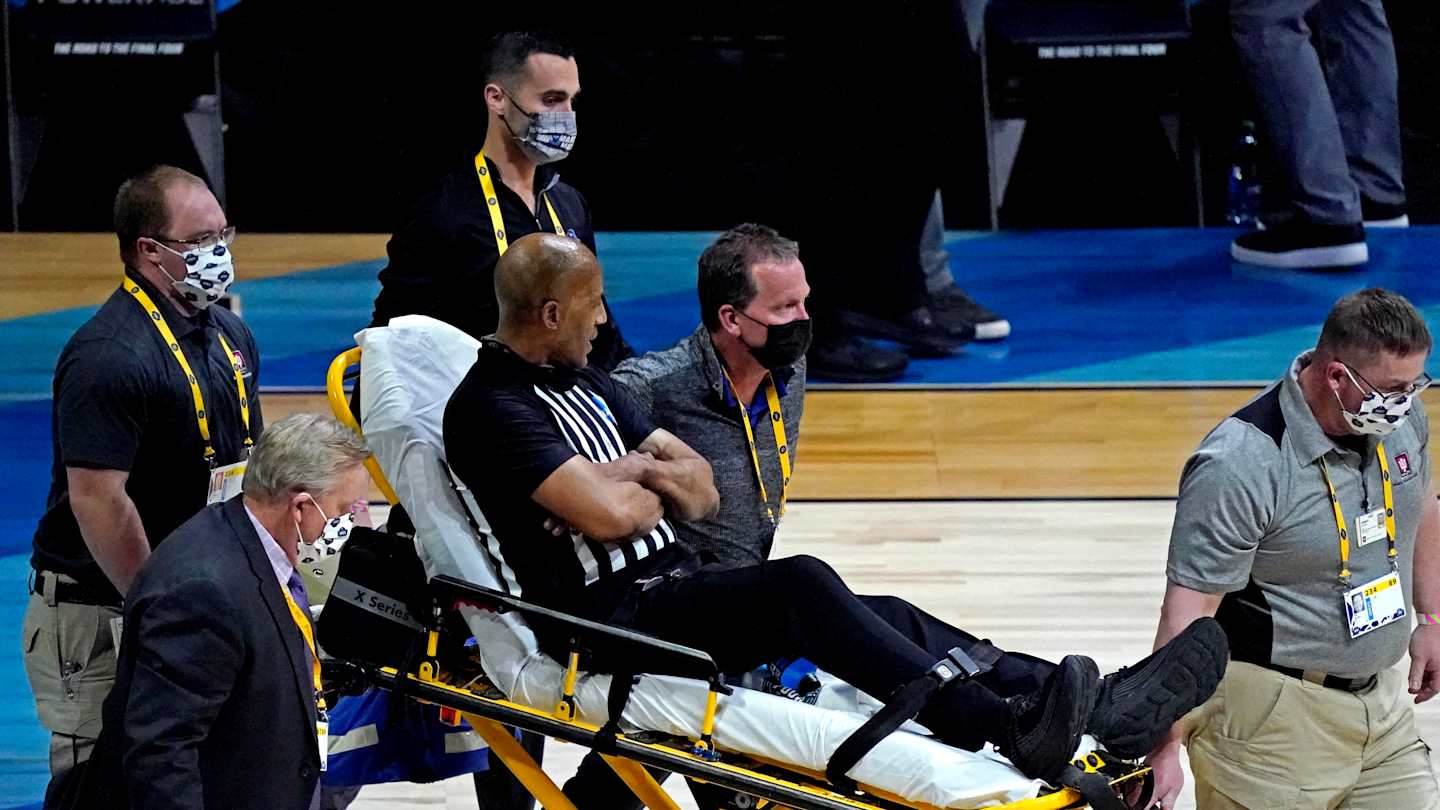 Bert Smith: Referee collapses in Gonzaga-USC men's Elite Eight game ...