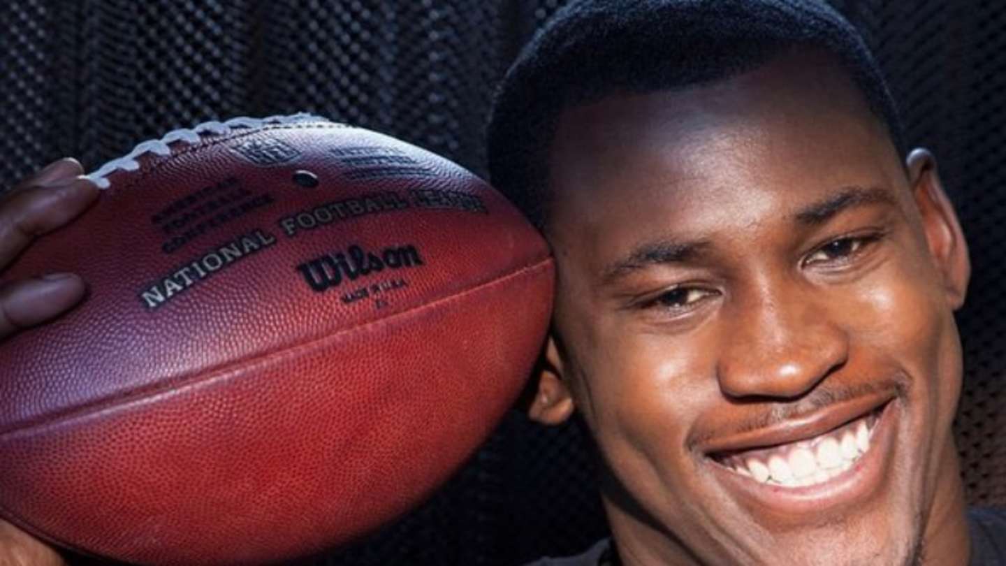 Reinstated Cowboys DE Aldon Smith: A Gym Monster Bonding With Military ...